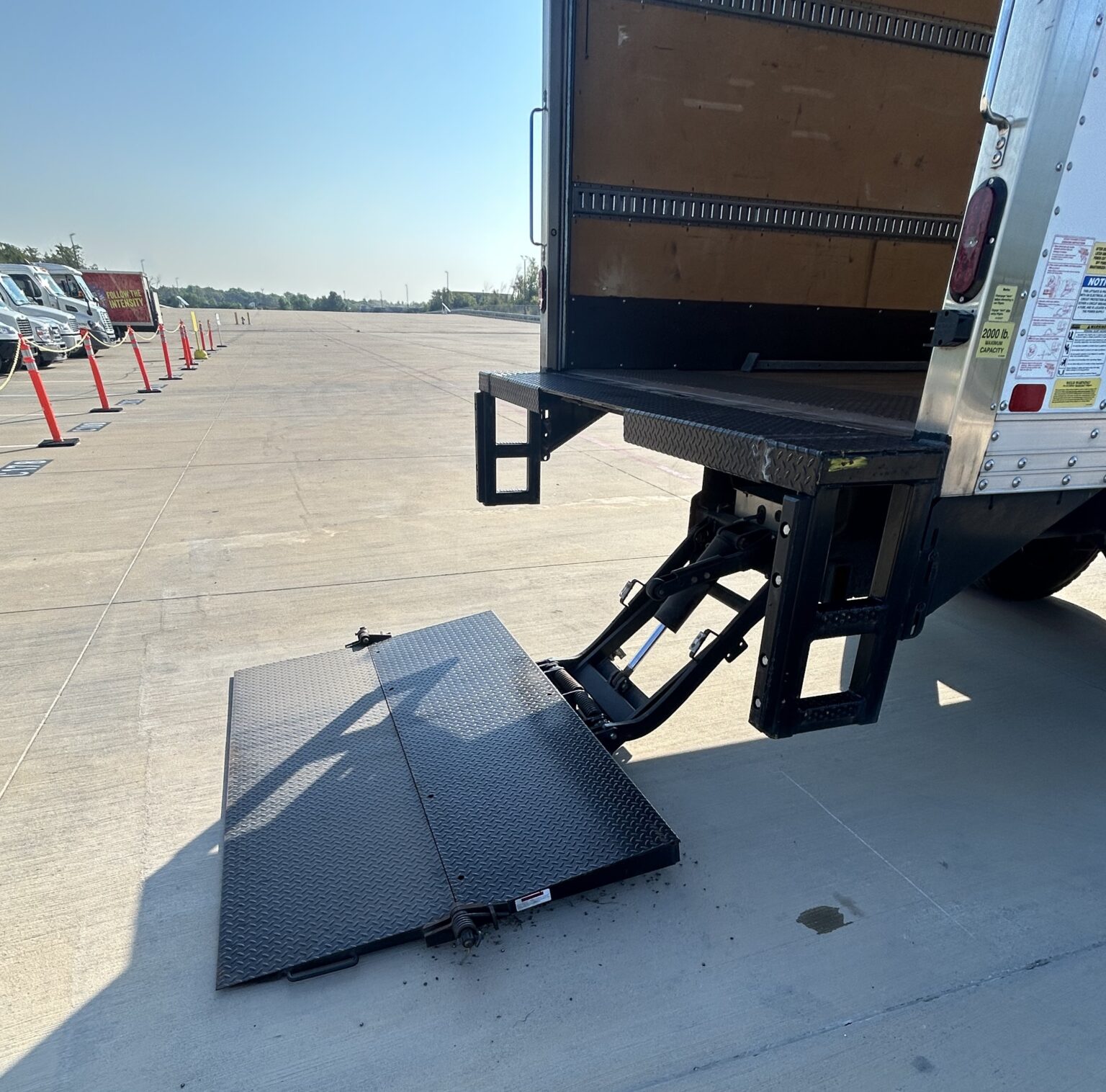 cox.tx-before-exterior-image-of-rear-view-of-lift-gate-down-on-pdnw6774 ...